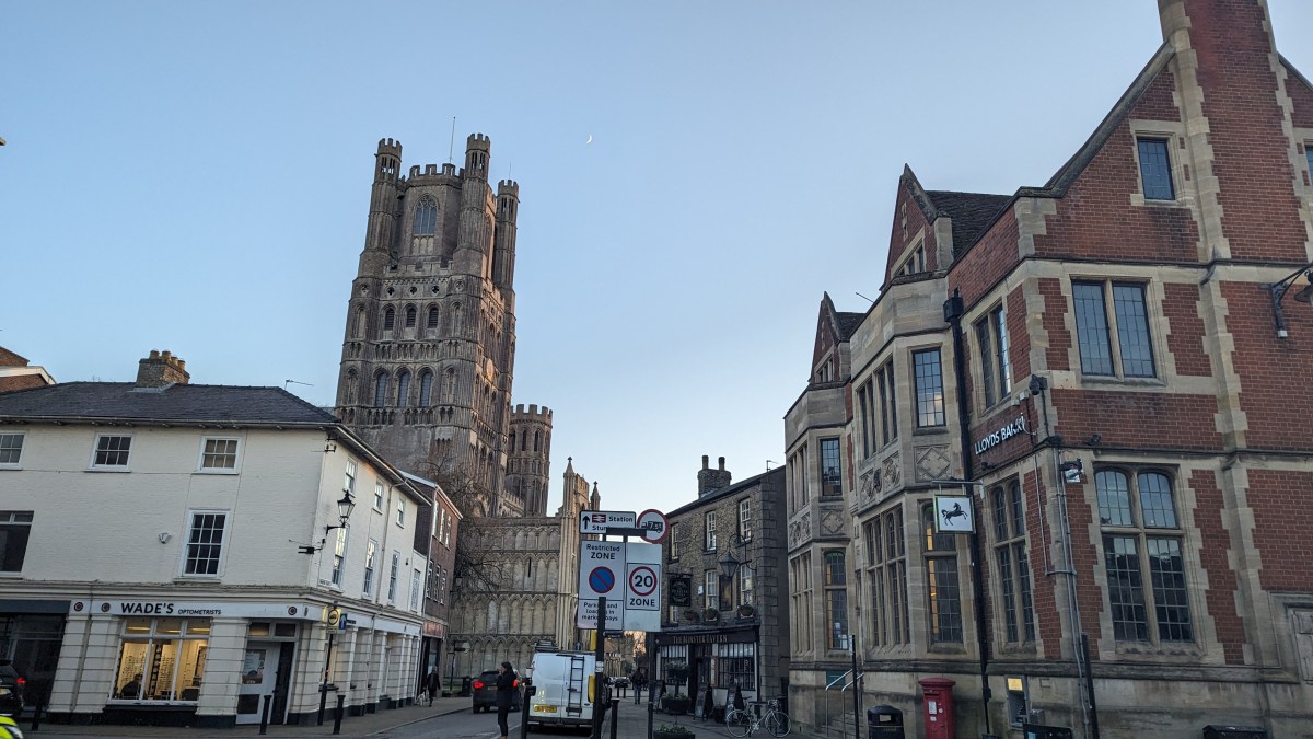 MR RM’S SISTER NEGOTIATES THE CAMRA DISCOUNT AT ELY MINSTER – retiredmartin