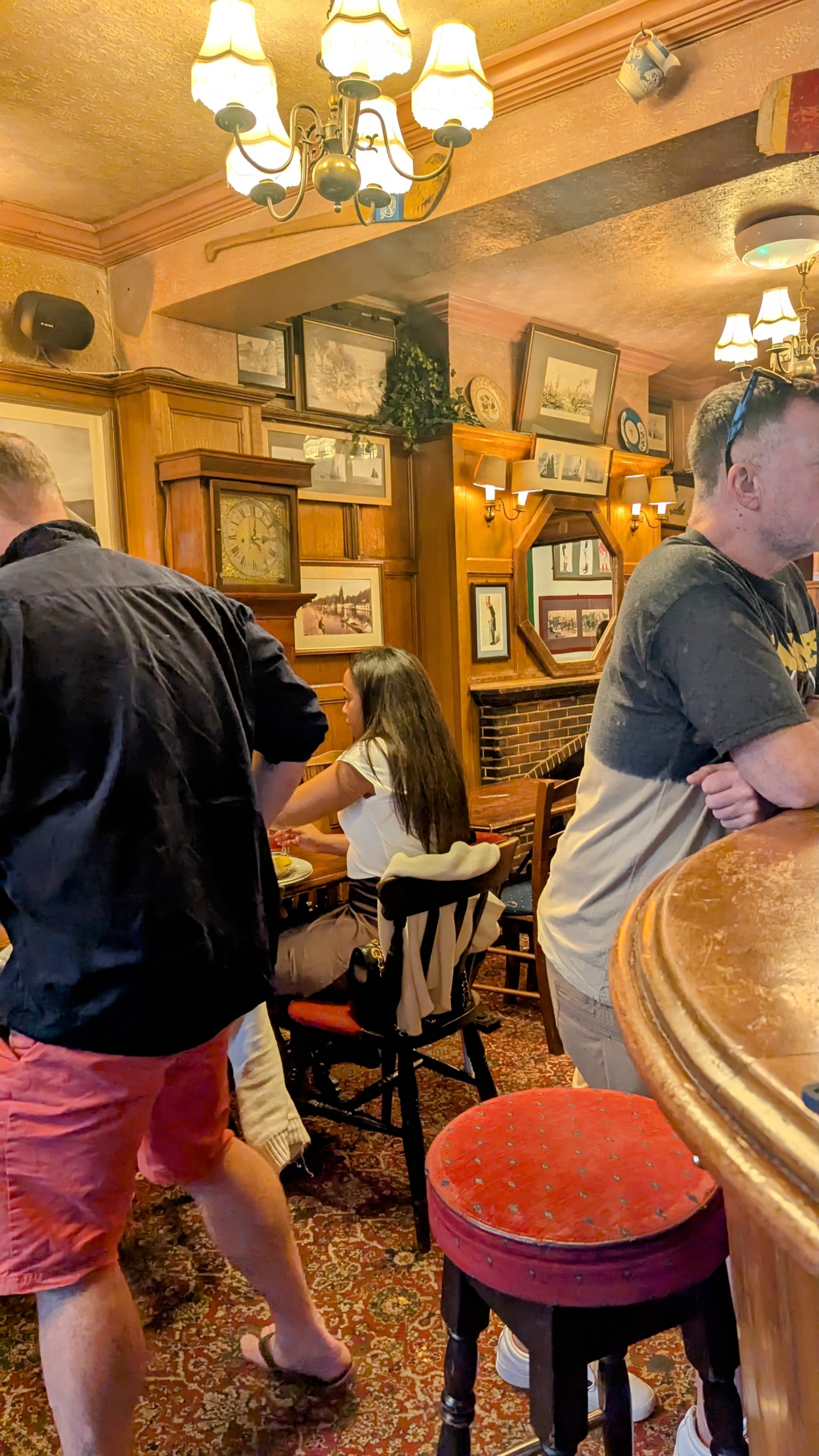 TOP 100 PUBS – THE EIGHT BELLS, FULHAM – retiredmartin